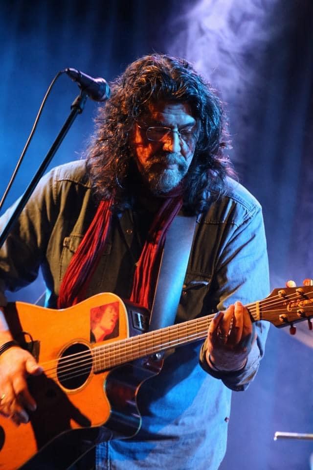 Former ELO 2 Star And Frontman Phil Bates Up Close And Personal ...